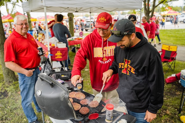 Using the Best Tailgate Generator for Your Tailgating - Growatt